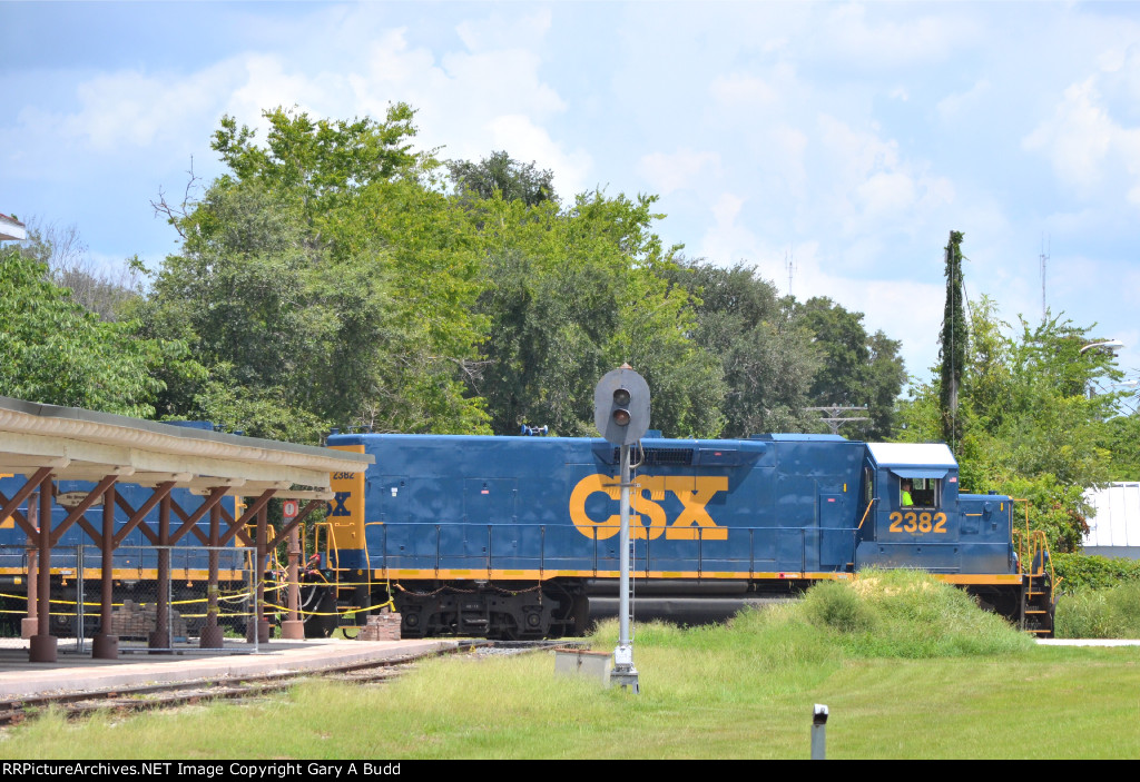 CSX RD SLUG 2382 ON THE ACL DIAMOND